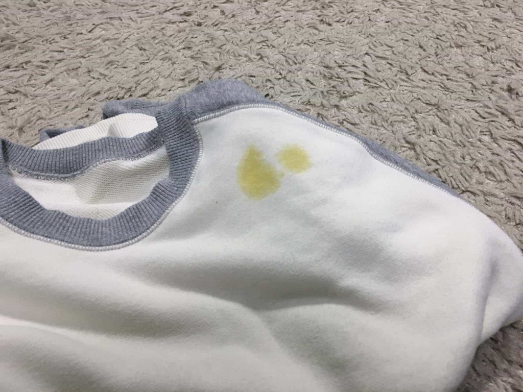 How to Remove Essential Oil Stains from Clothes and Fabrics - Arupe